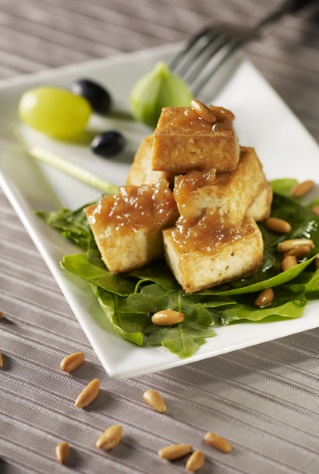 Recette Tofu Rôti sur lit de Roquette et Confit d'Oignon au Miel et ...